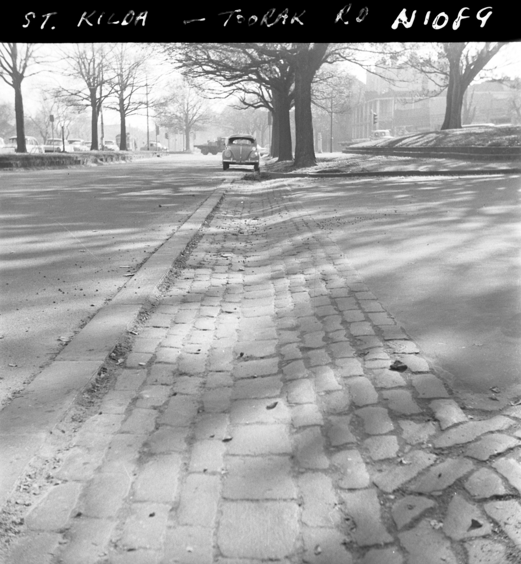 N1089 Image showing a dished crossing on the corner of St Kilda Road ...