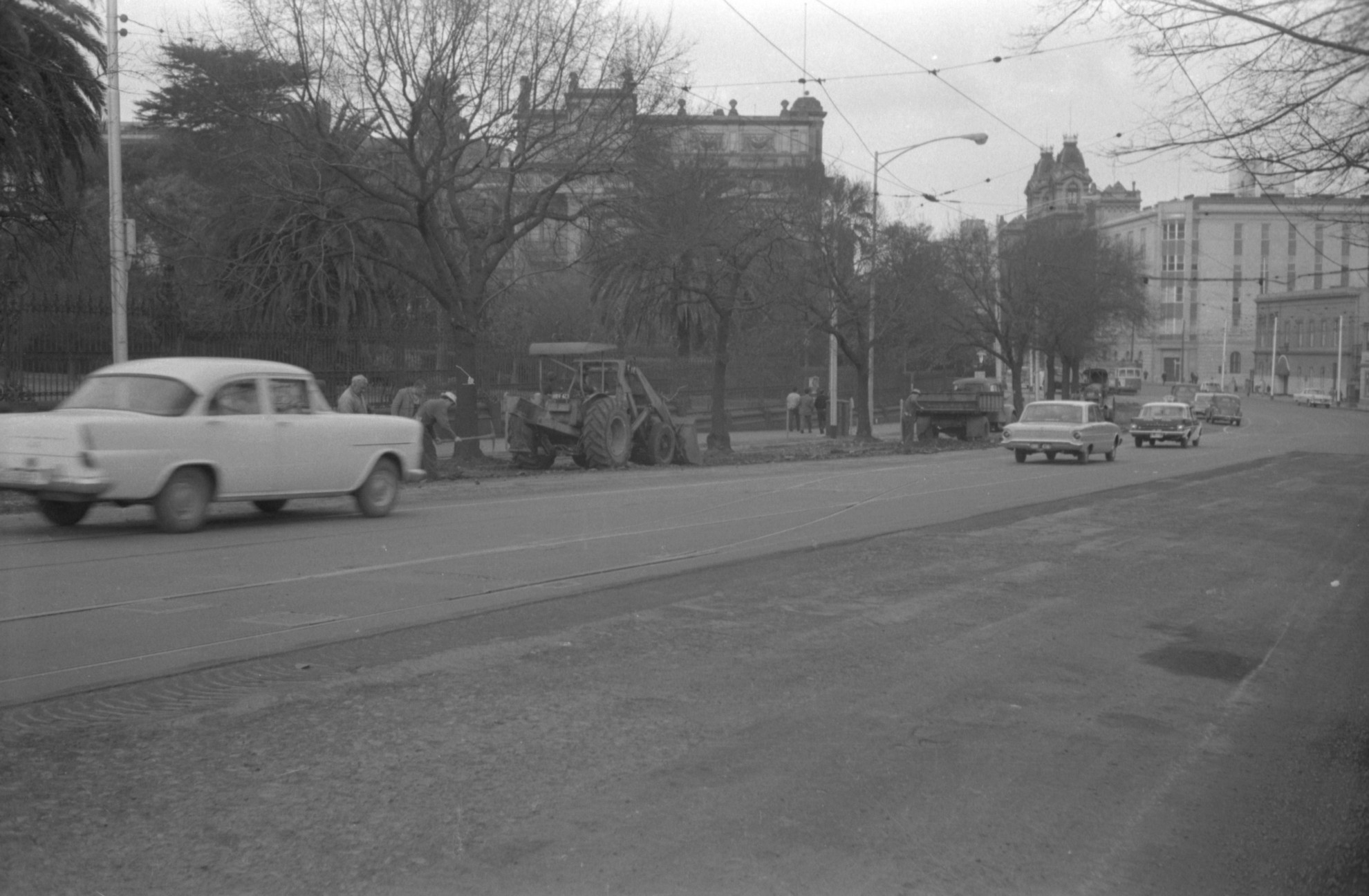 N1019 Image showing roadworks on Nicholson Street - City Collection