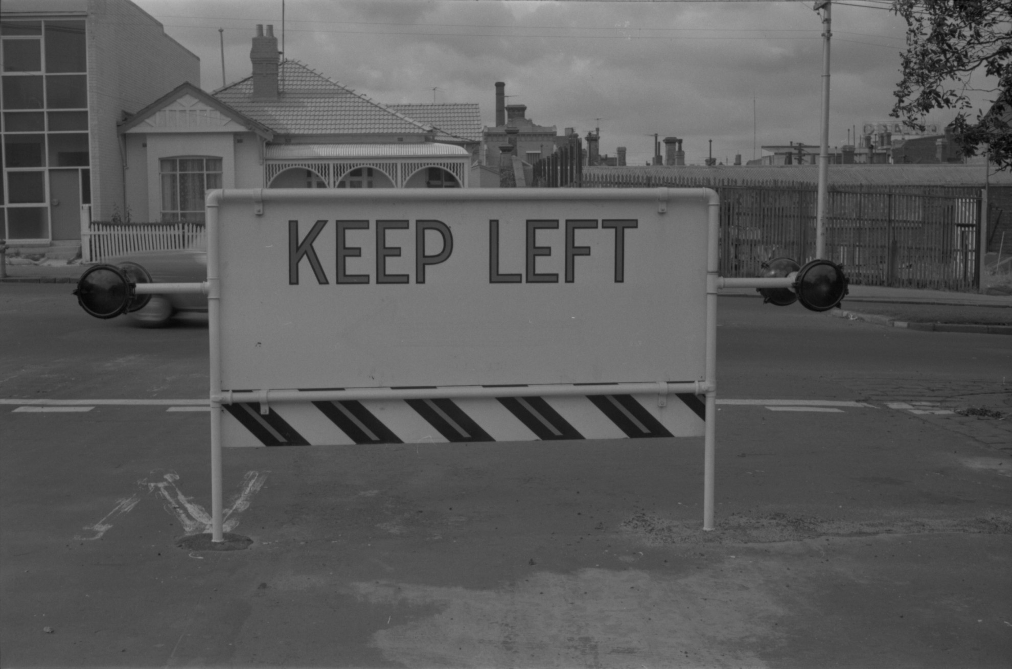 35A-36c Image of a "keep left" sign - City Collection