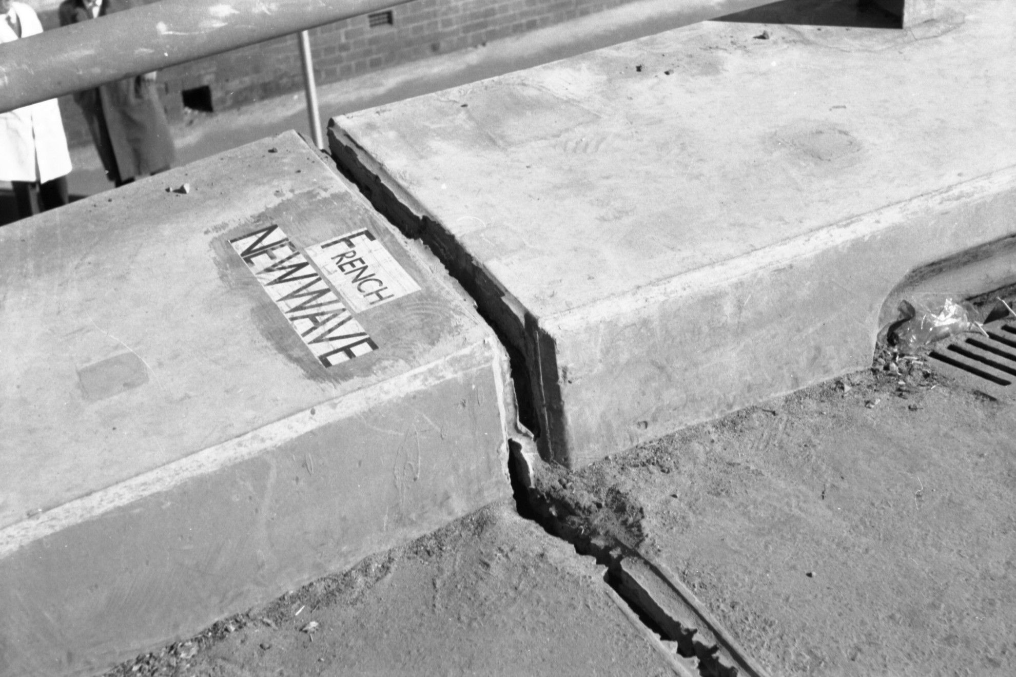 35A-71a Image of a crack in King Street bridge - City Collection