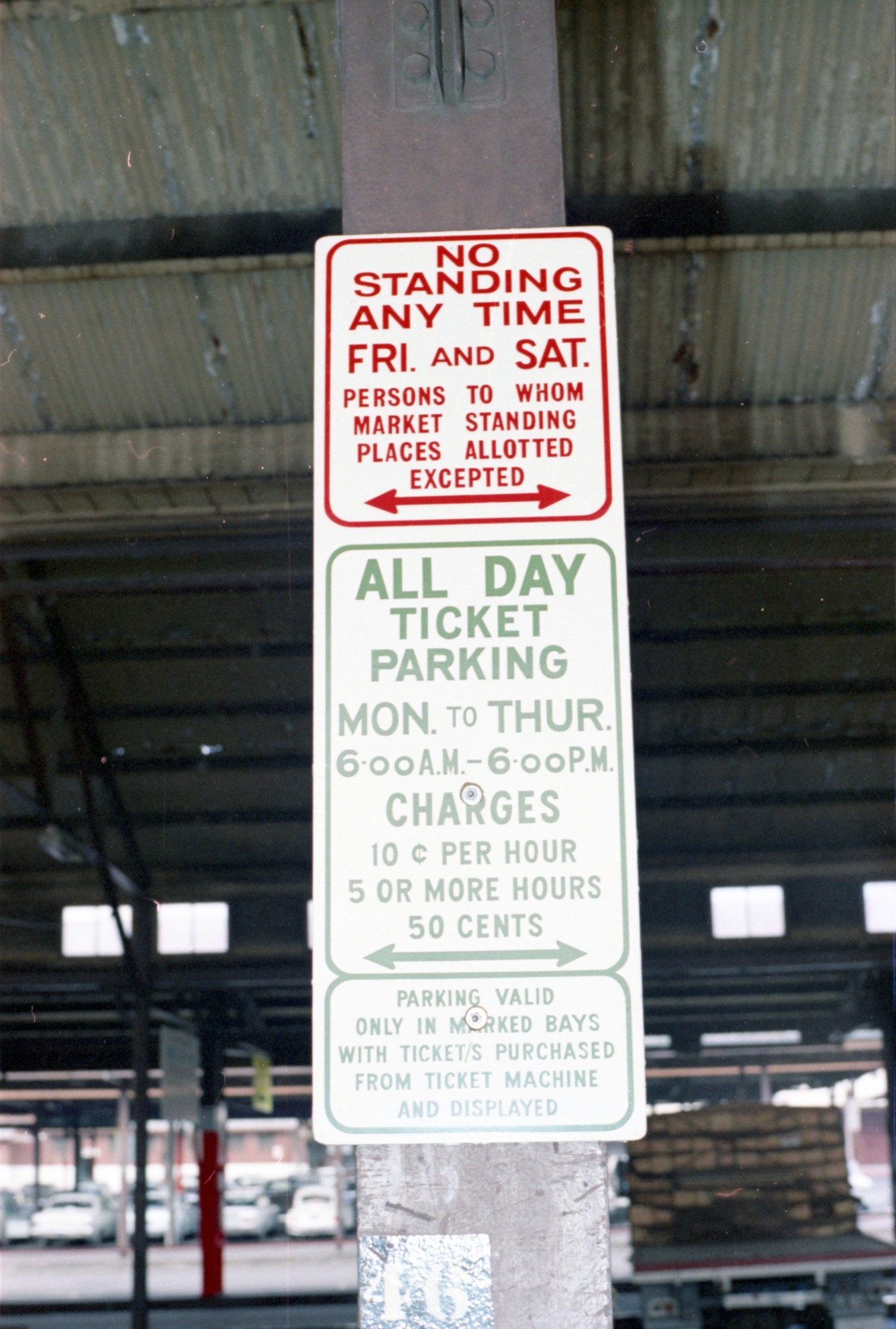 35B-9d Image of a parking sign at Queen Victoria Market carpark, with ...