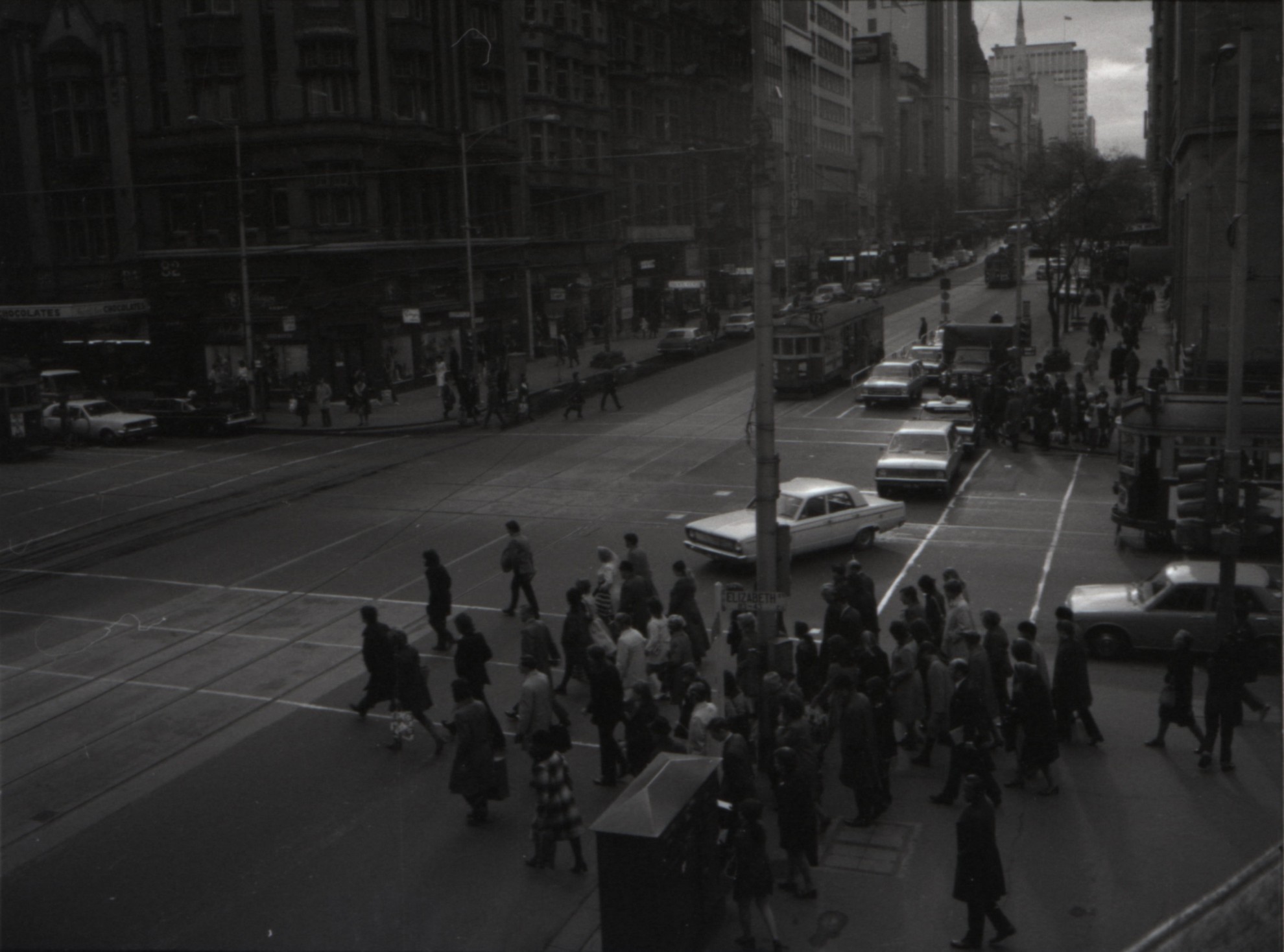 35B-14c Image of pedestrians crossing at Elizabeth Street and Collins ...