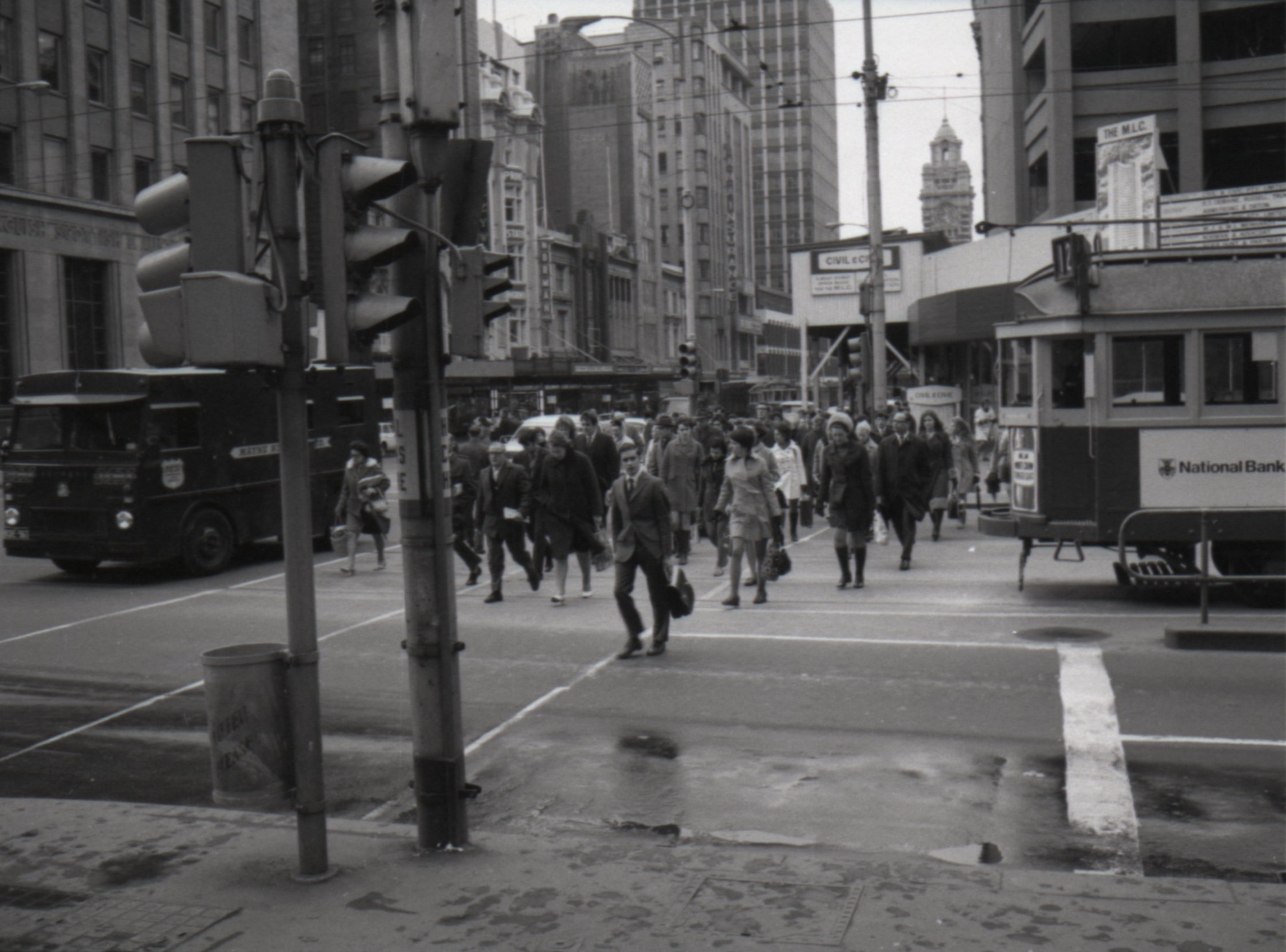 35B-14i Image of pedestrians crossing at Elizabeth Street and Collins ...