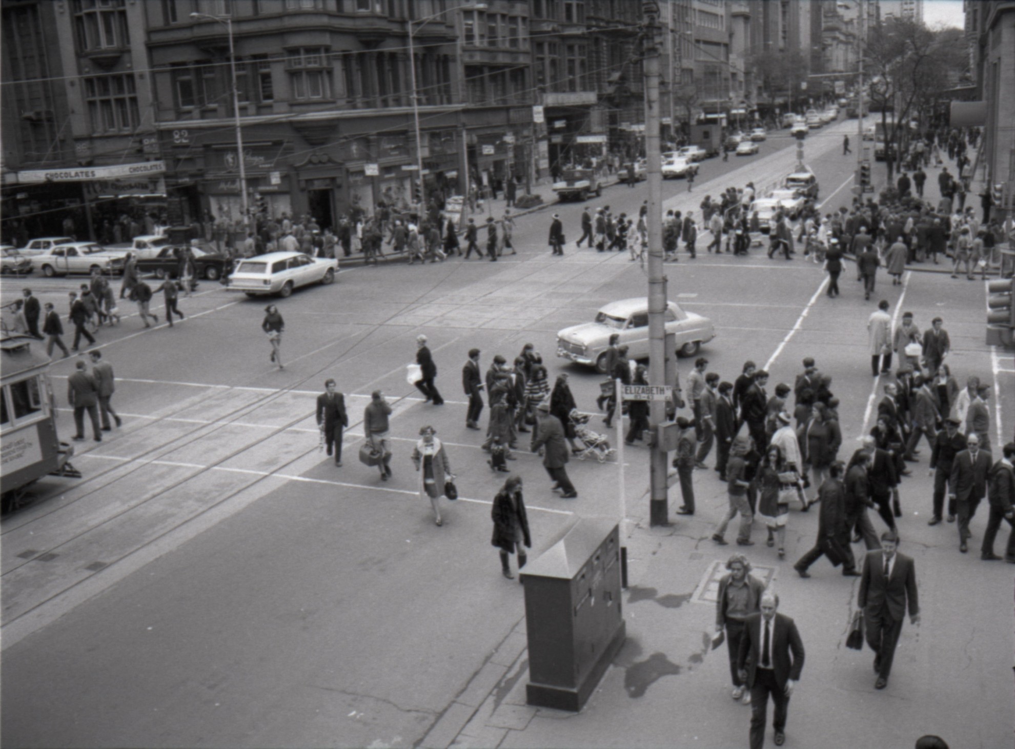 35B-14q Image of pedestrians crossing at Elizabeth Street and Collins ...