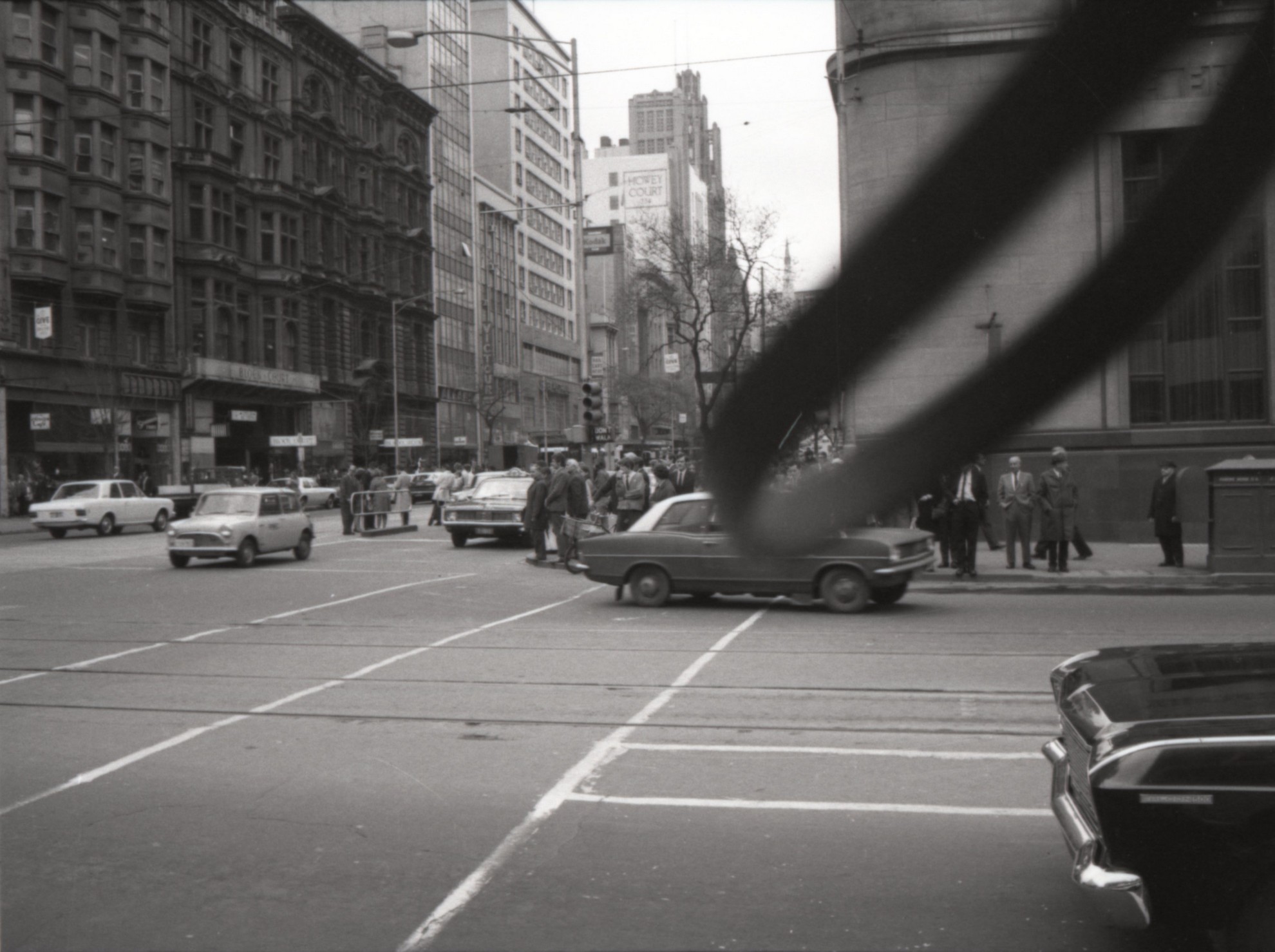 35B-14v Image of pedestrians crossing at Elizabeth Street and Collins ...