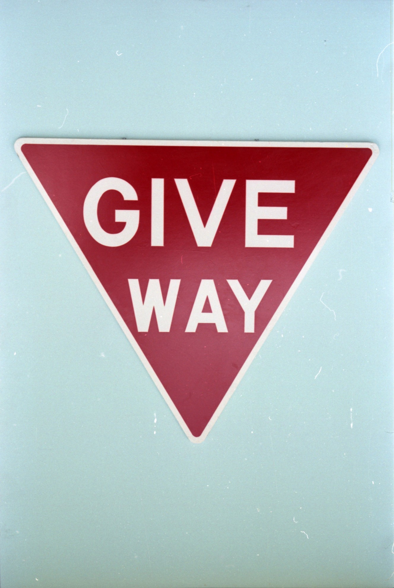 35B-52b Image of a give way sign - City Collection