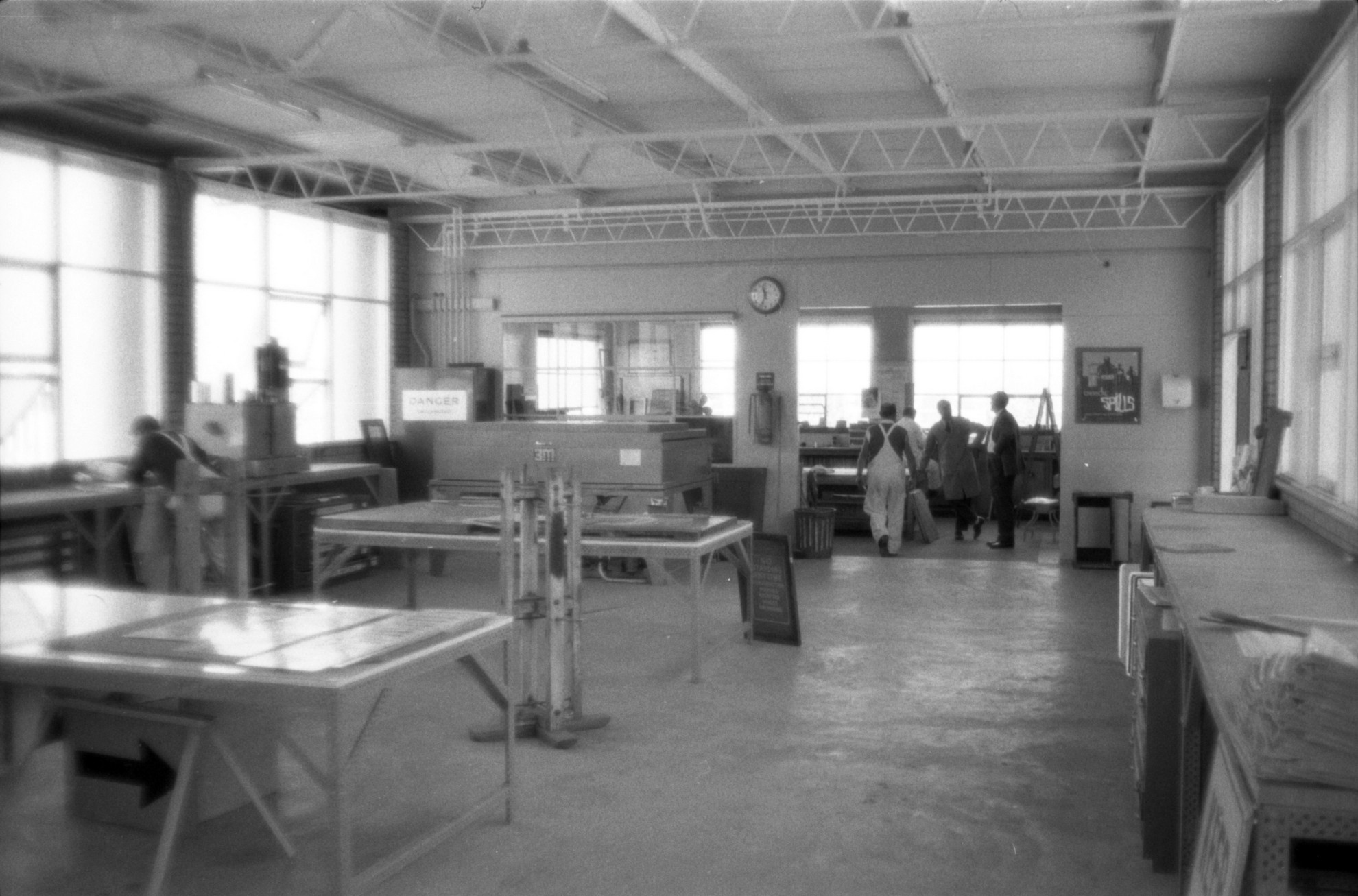 35B-63d Image of a sign making workshop - City Collection