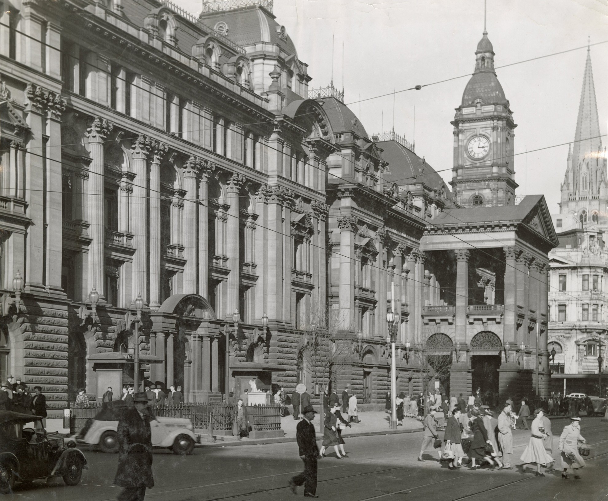 Image of Melbourne Town Hall, taken from Swanston Street - City Collection