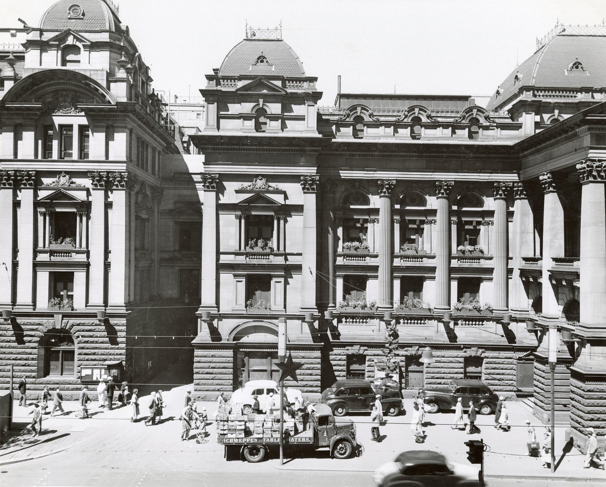 Image of Melbourne Town Hall, taken from Swanston Street - City Collection