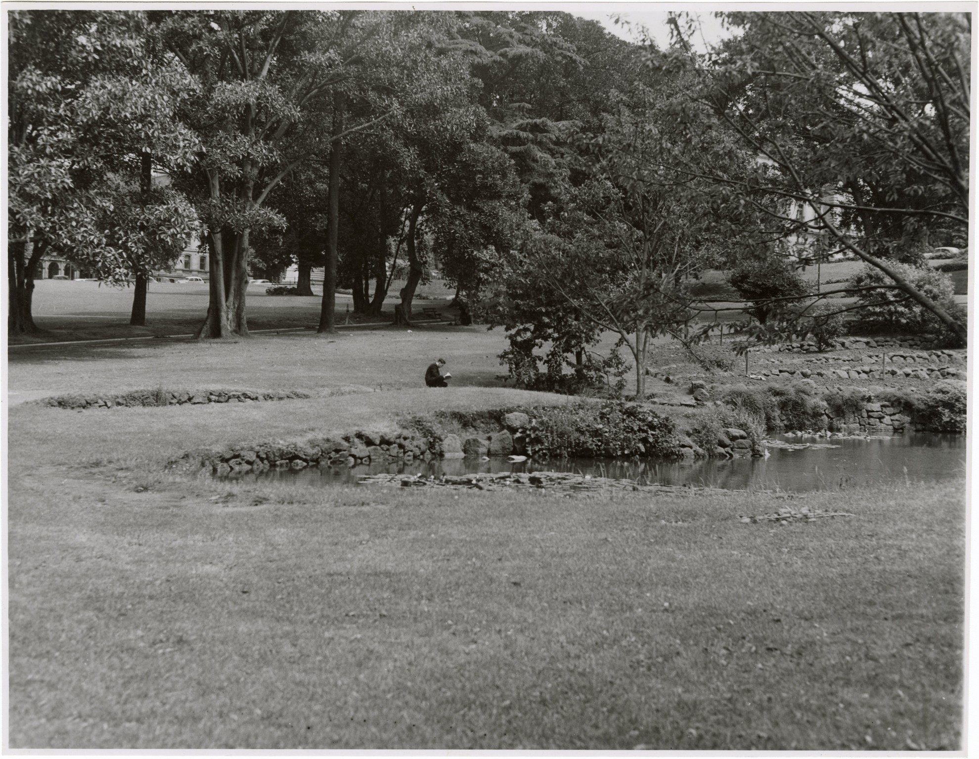 Image of a lake in Treasury Gardens - City Collection