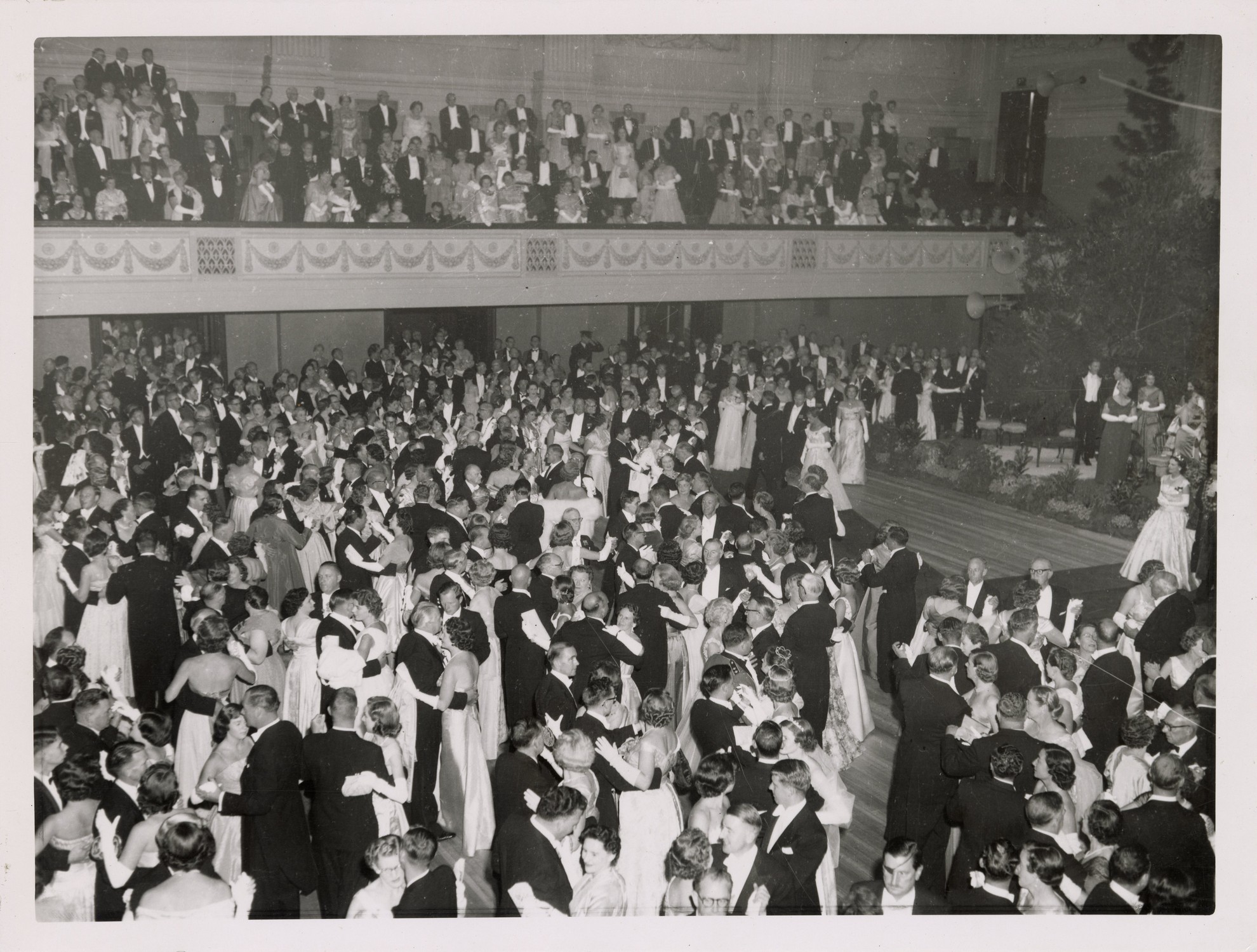 Image of the Lord Mayor's ball, during the royal visit of Queen ...