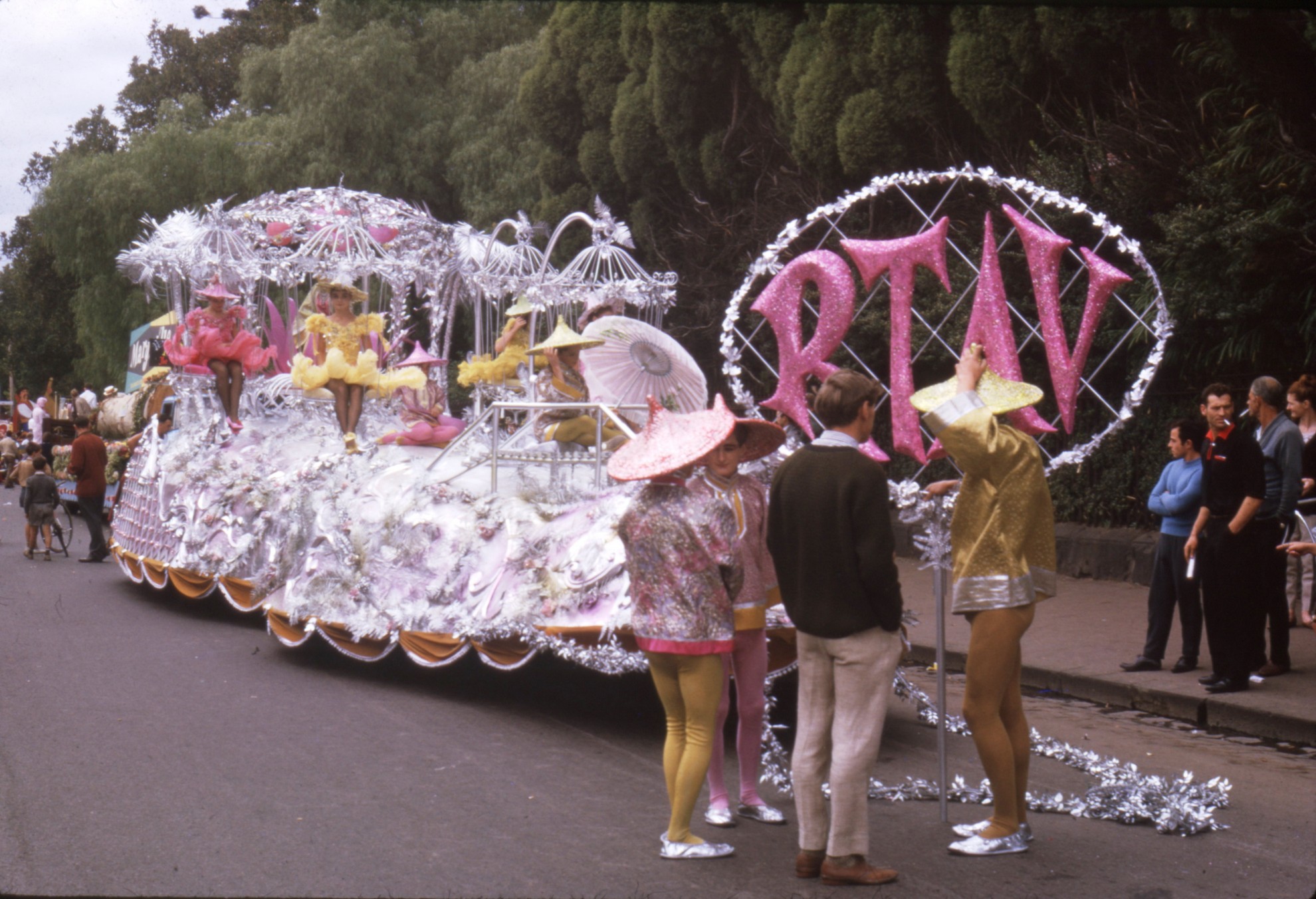 Retail Traders Association of Victoria float, 1964 - City Collection