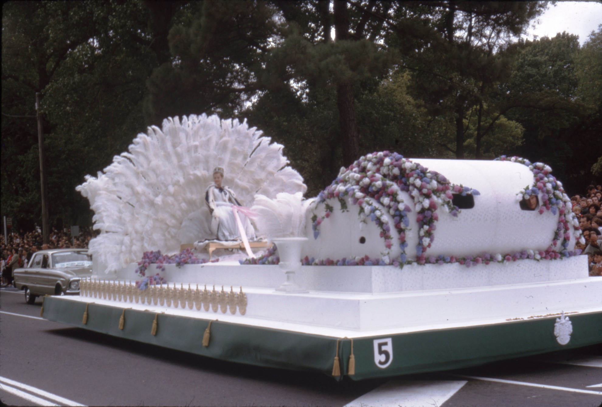Moomba Queen float, 1964 - City Collection