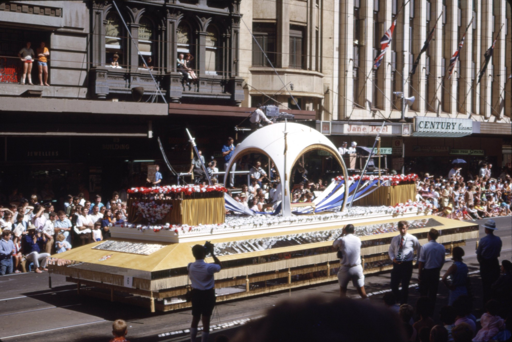Moomba Queen float, 1965 - City Collection