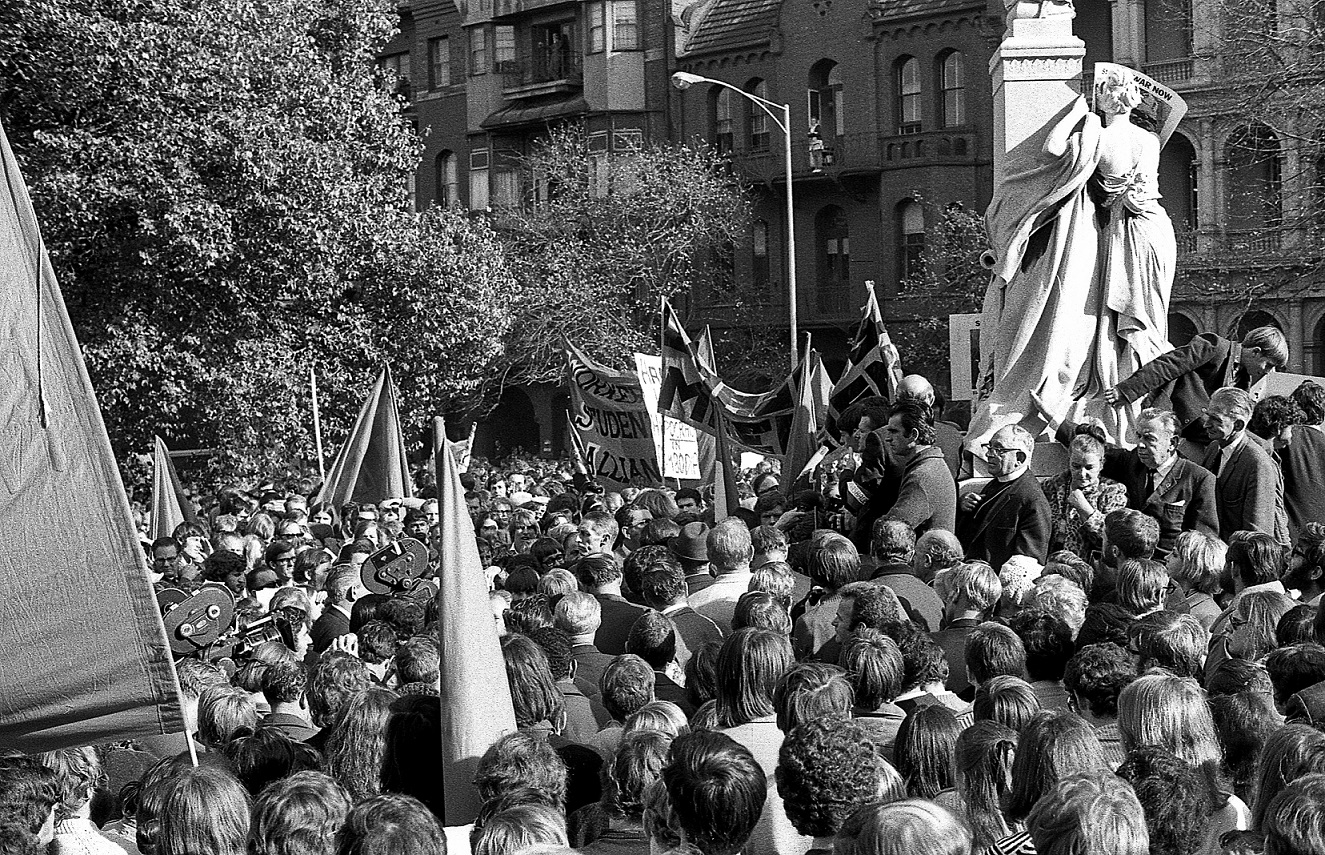 Treasury Gardens (Vietnam moratorium protest) - City Collection